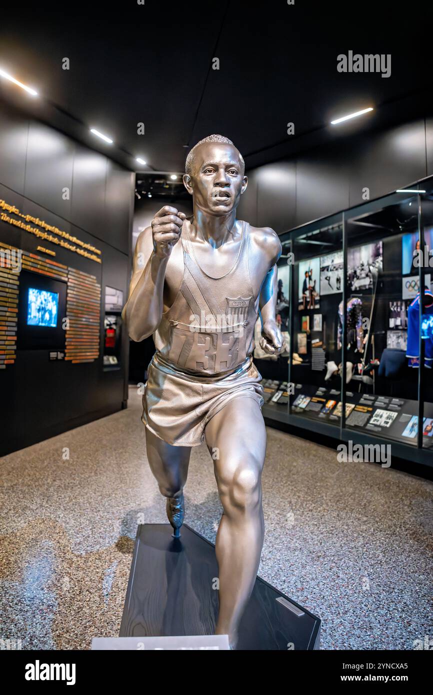 WASHINGTON DC, Stati Uniti — Una statua di Jesse Owens in pieno ritmo ...