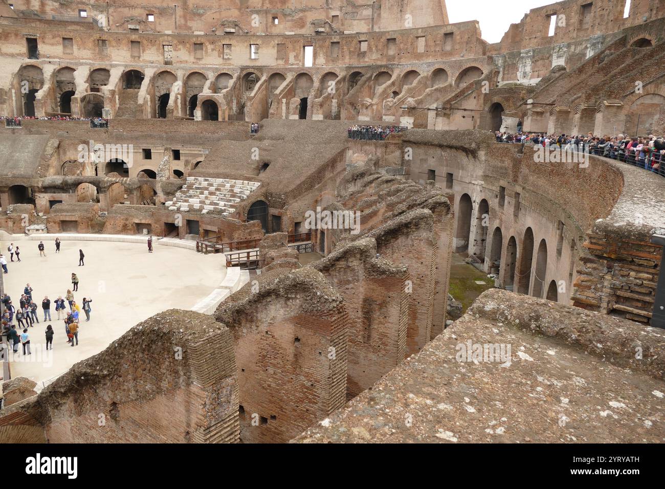 Il Colosseo o Colosseo, anfiteatro nel centro della città di Roma ...