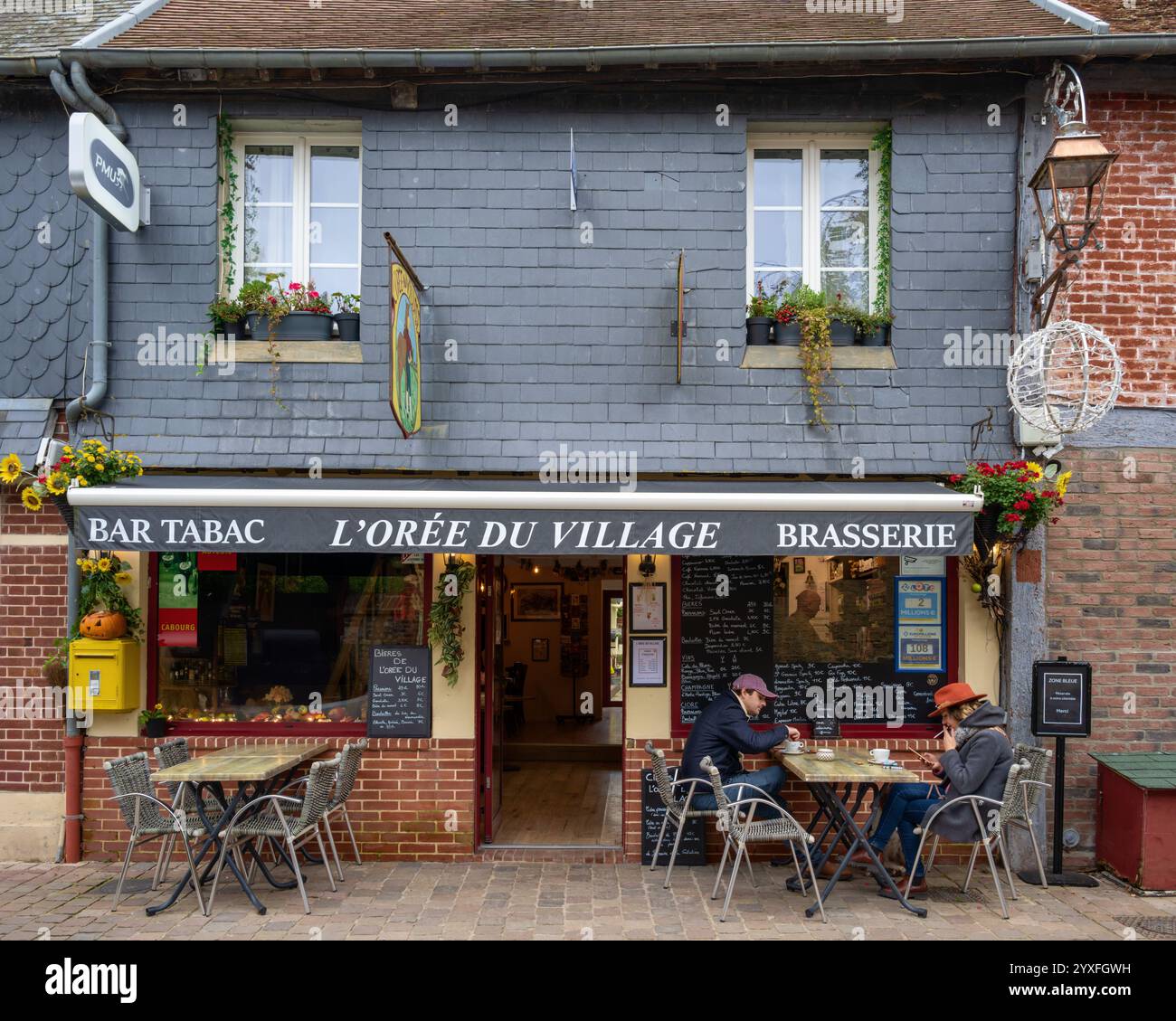 Brasserie bar tabac immagini e fotografie stock ad alta risoluzione - Alamy