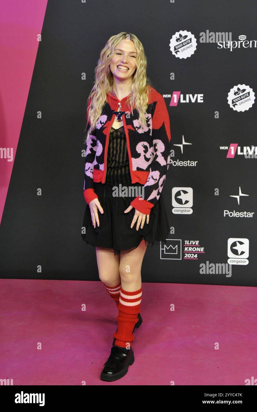 Esther Graf Sängerin 12/24 thg Esther Graf auf dem Roten Teppich zur ...