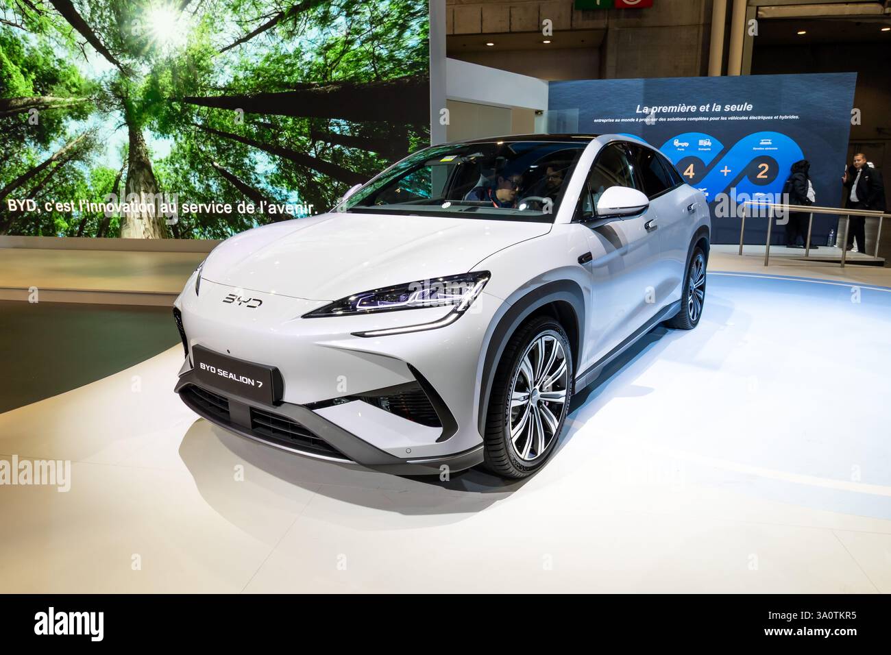 BYD Sealion 7 (2025) auto ev al Salone dell'automobile di Parigi ...