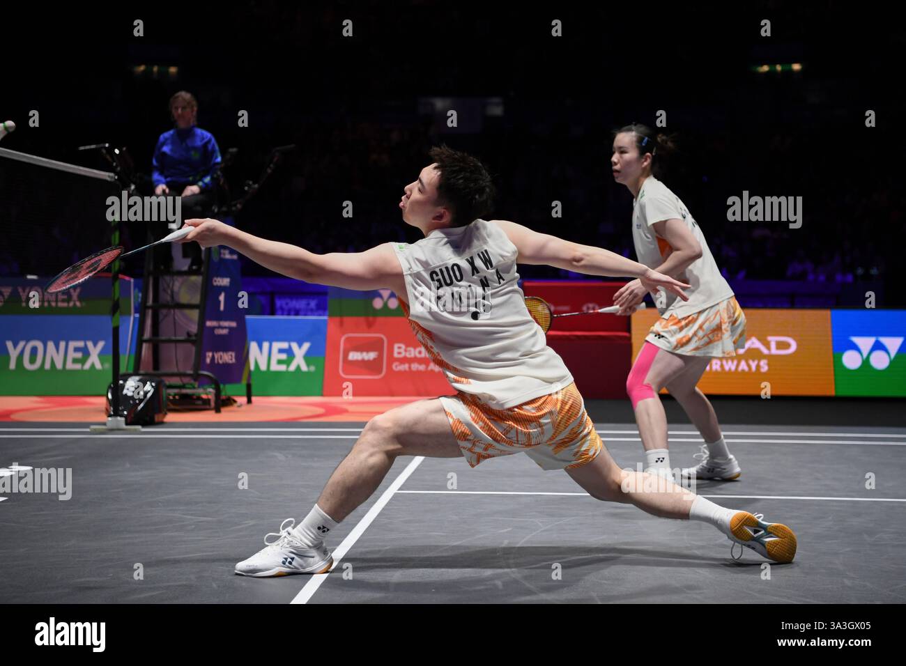 China's Guo Xin Wa, left, and Chen Fang Hui play against China's Feng ...