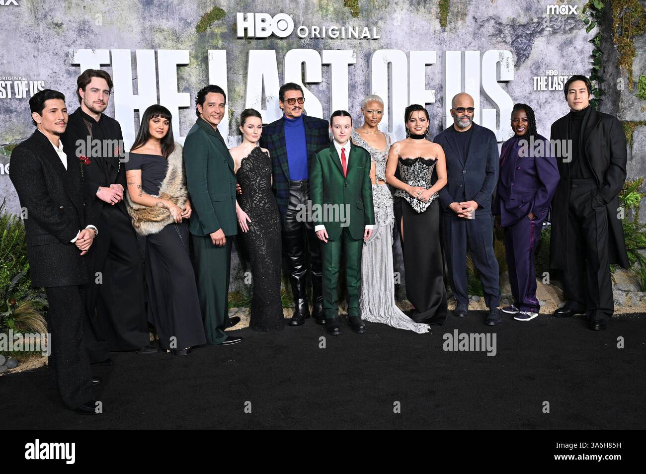 Danny Ramirez, Spencer Lord, Ariela Barer, Gabriel Luna, Kaitlyn Dever ...