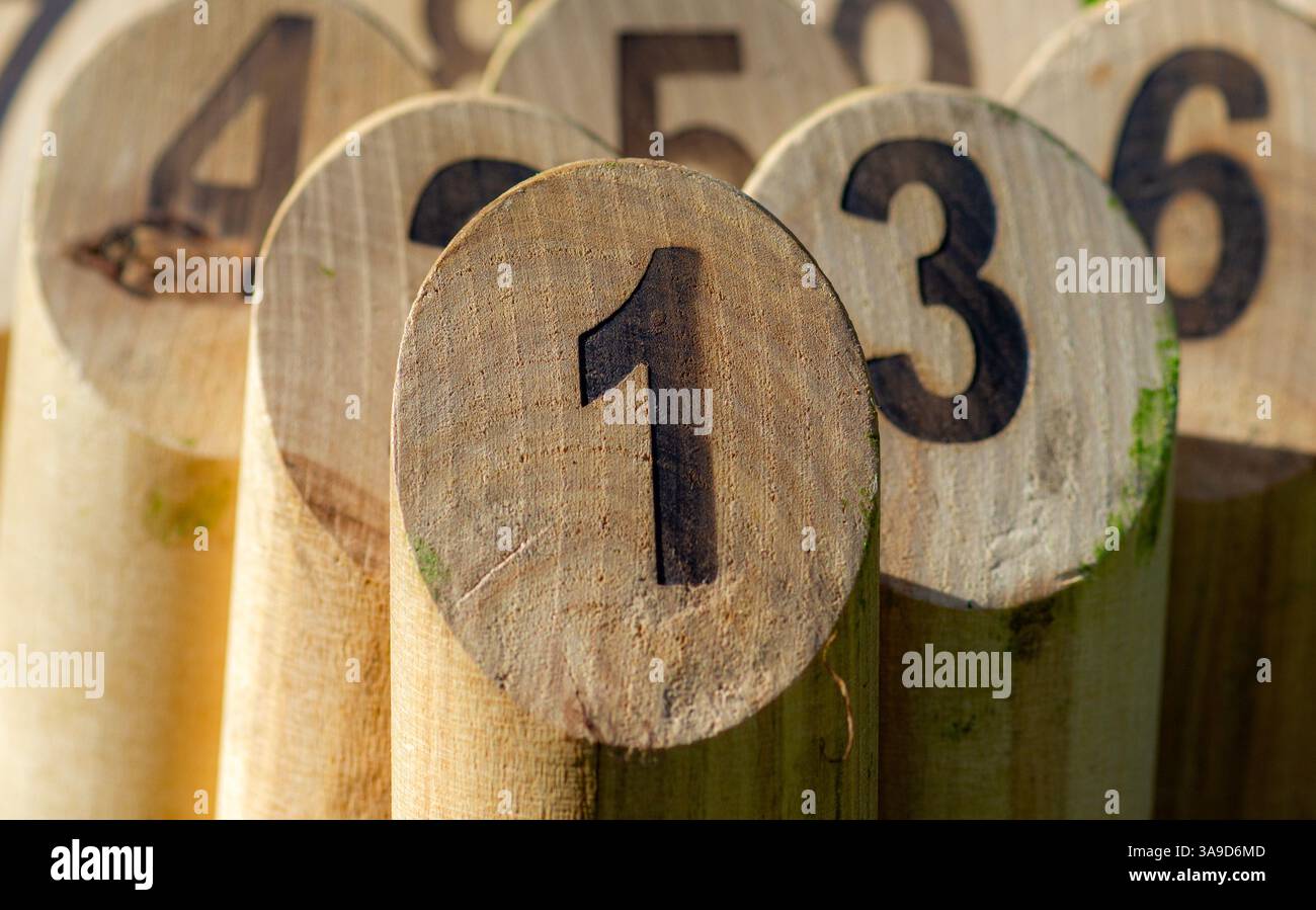 Birilli in legno immagini e fotografie stock ad alta risoluzione - Alamy