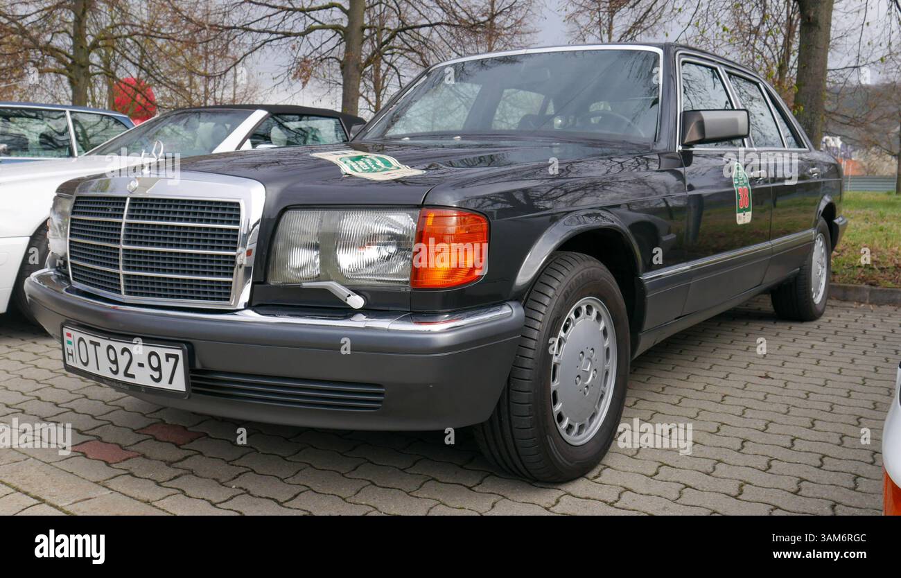 Mercedes benz w126 immagini e fotografie stock ad alta risoluzione - Alamy