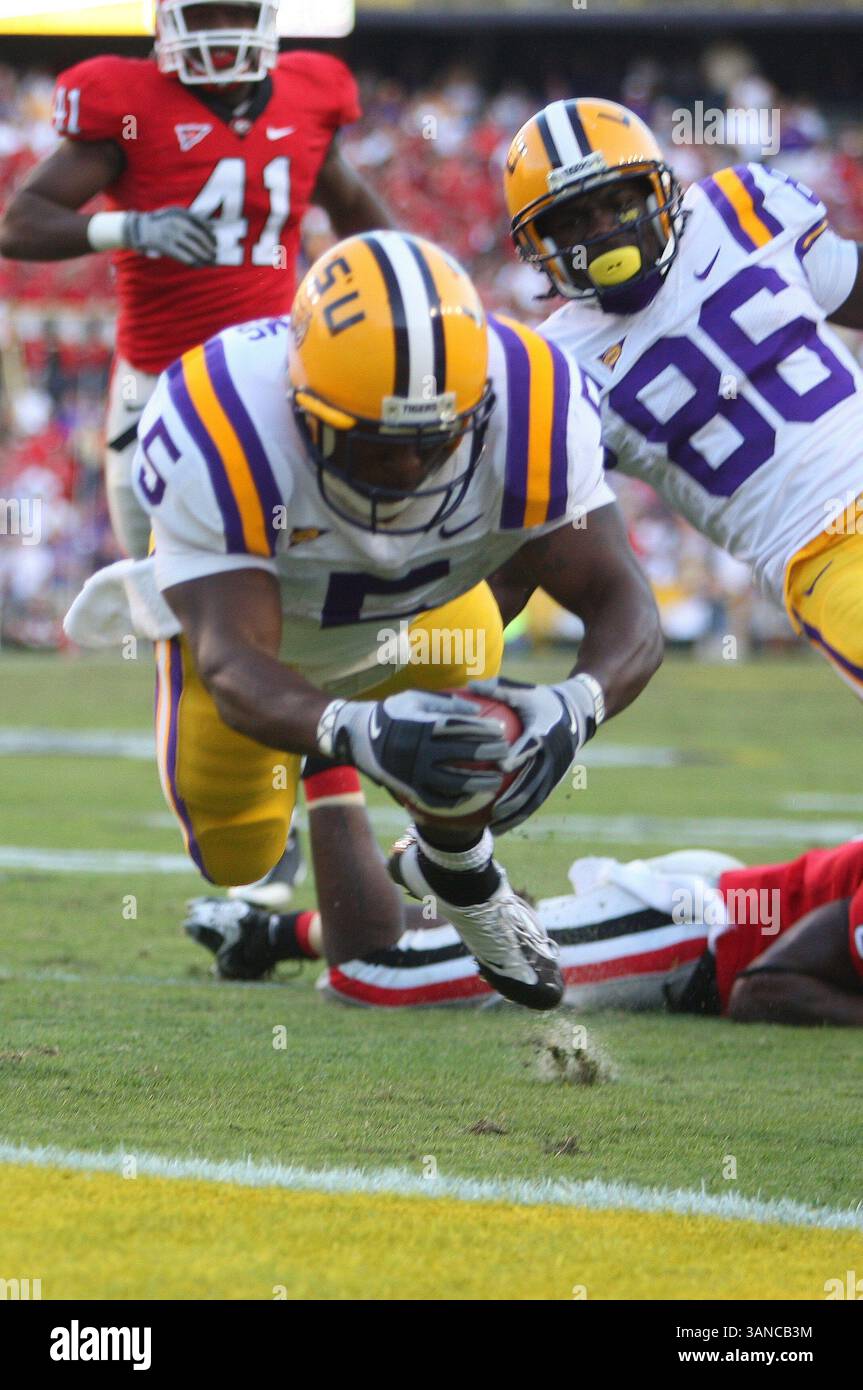 Portare la palla oltre la linea immagini e fotografie stock ad alta ...