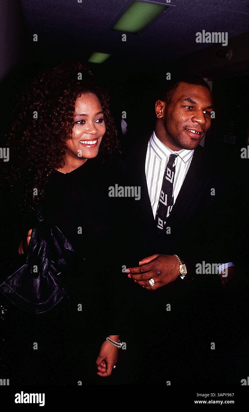 Mike tyson e robin givens immagini e fotografie stock ad alta ...