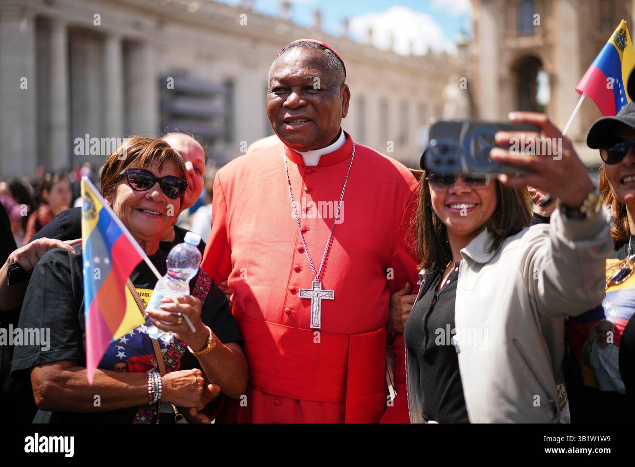 Cardinal John Olorunfemi Onaiyekan, of Nigeria, poses for photos with a ...