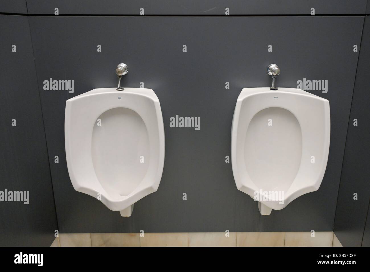 Pissoir männer immagini e fotografie stock ad alta risoluzione - Alamy