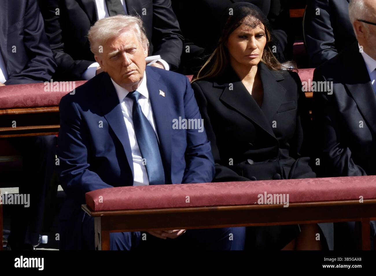 Papa Francesco ha onorato il solenne funerale in Piazza San Pietro il ...