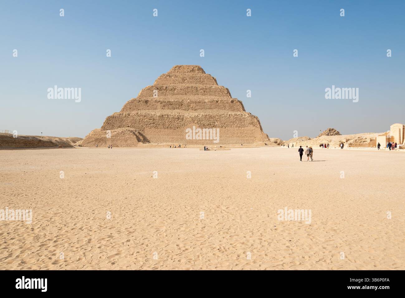Piramide de zoser immagini e fotografie stock ad alta risoluzione - Alamy