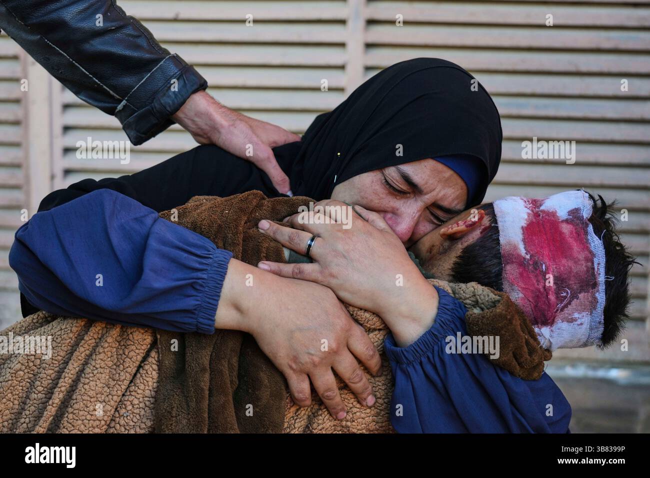 Palestinian Maha Elayan weeps as she embraces the body of her 7-year ...