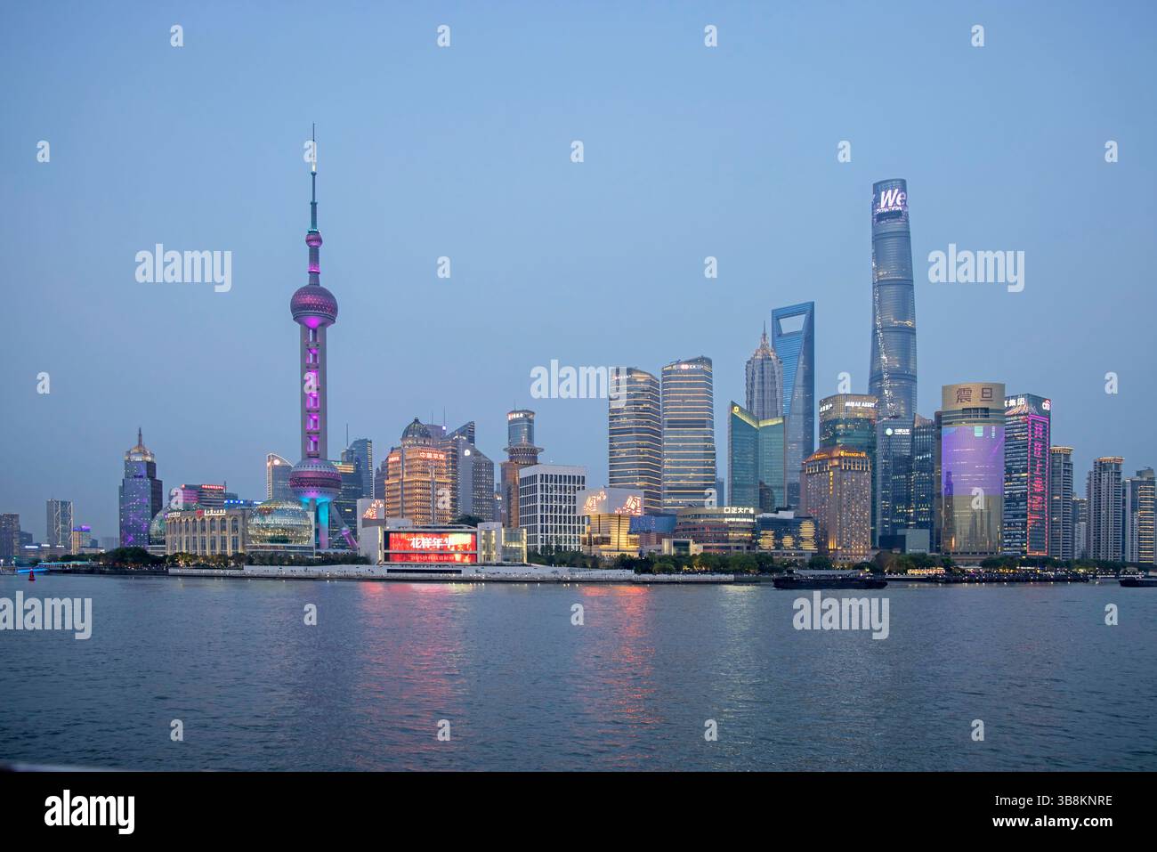 Il bund di notte a shanghai immagini e fotografie stock ad alta ...