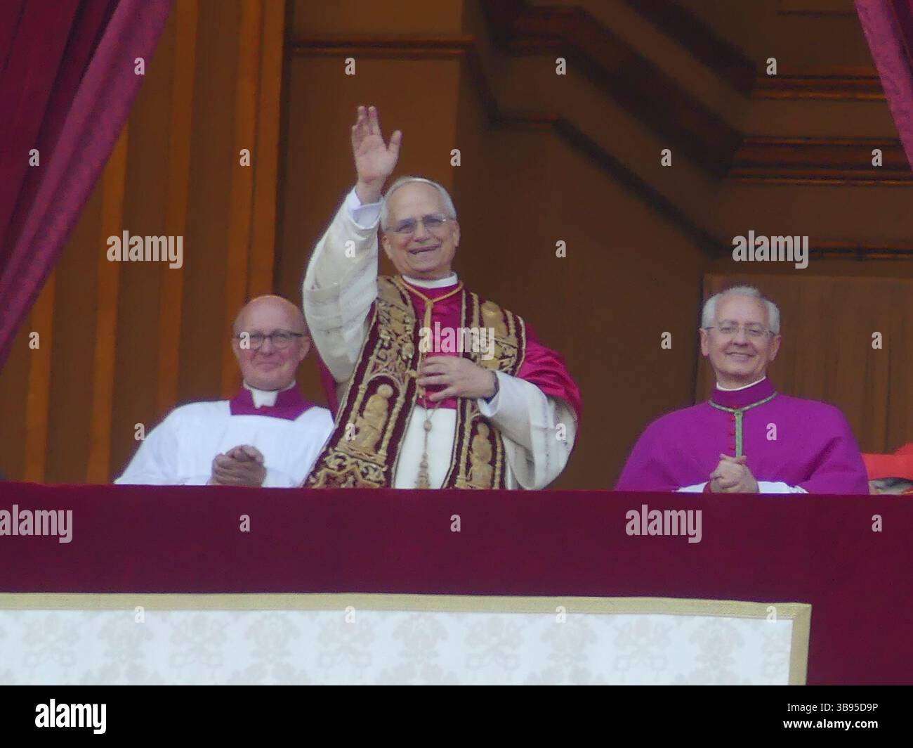 8 maggio 2025, %G: Fumo bianco (int) visto come cardinale robert ...