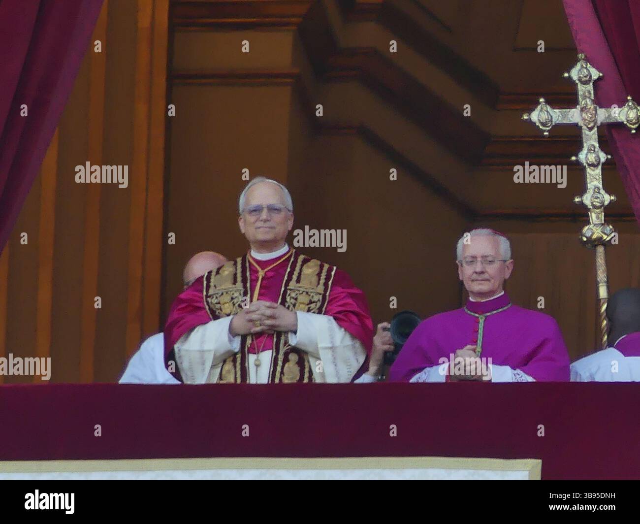 8 maggio 2025, %G: Fumo bianco (int) visto come cardinale robert ...