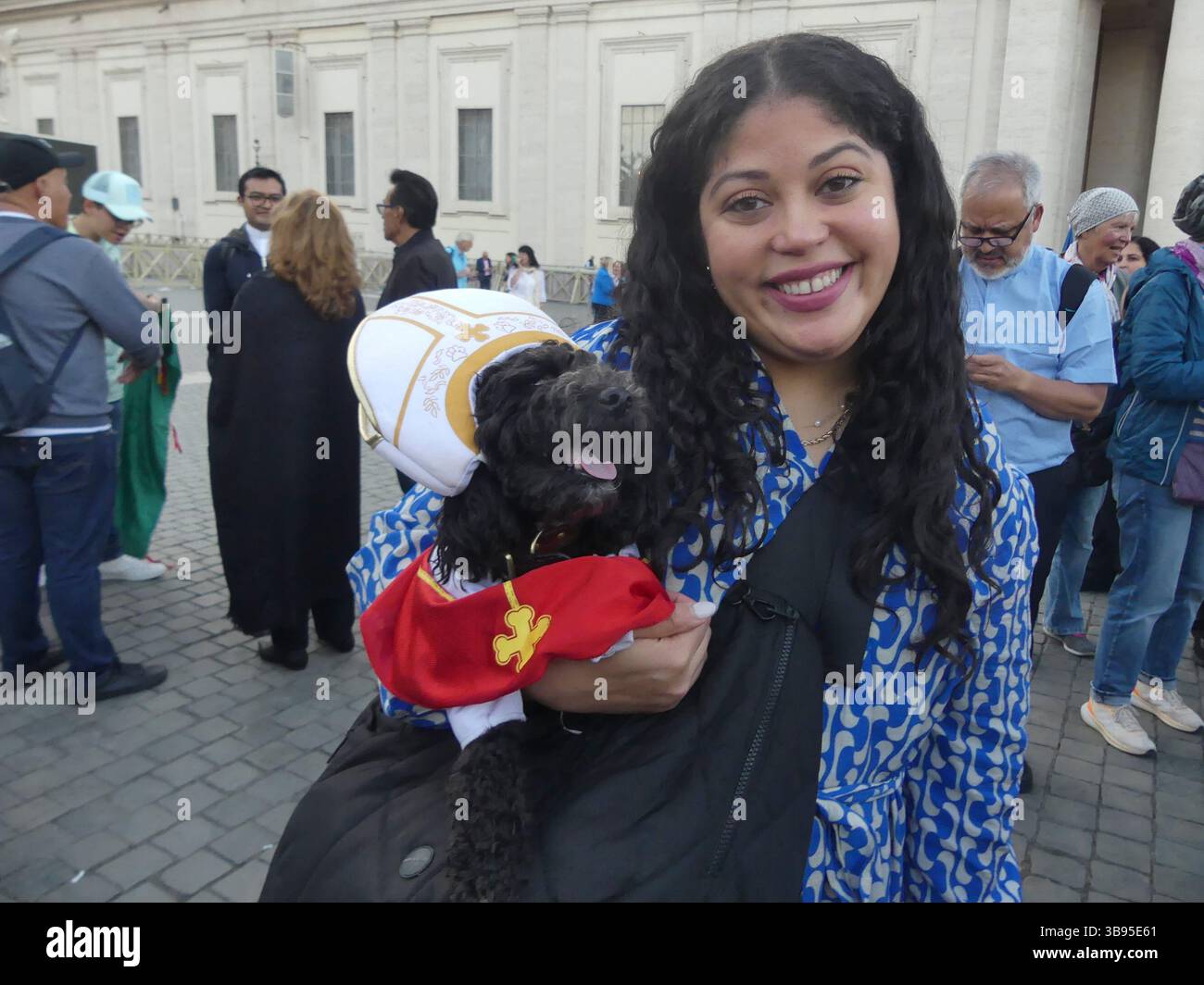 8 maggio 2025, %G: Fumo bianco (int) visto come cardinale robert ...