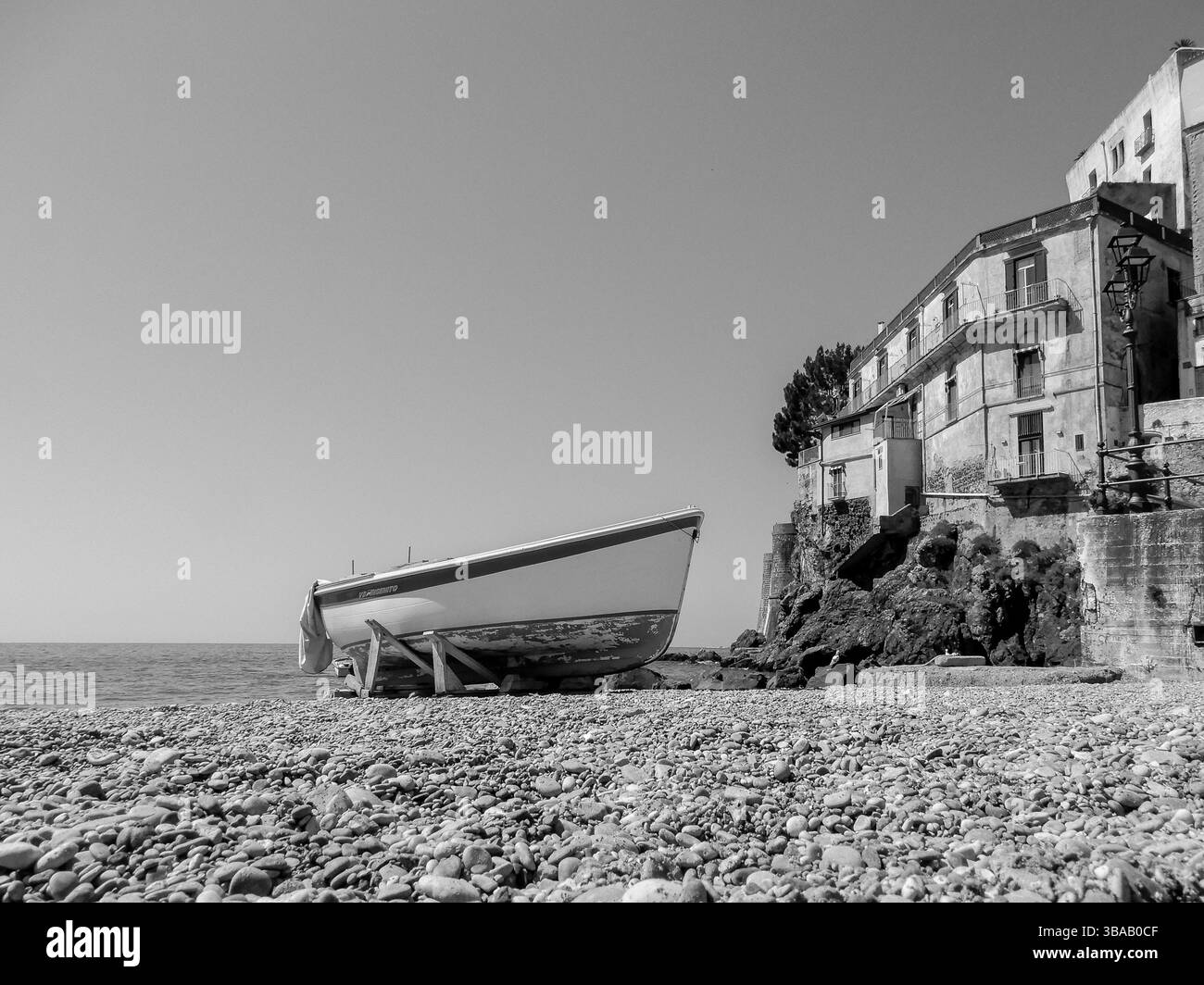 Costiera amalfitana in barca immagini e fotografie stock ad alta risoluzione - Alamy