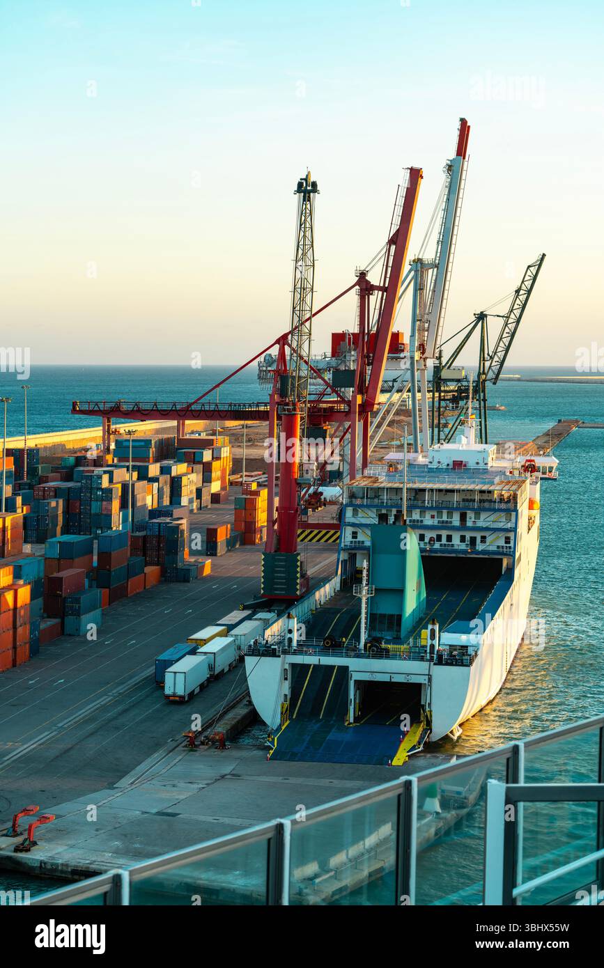 Roll off containers immagini e fotografie stock ad alta risoluzione - Alamy