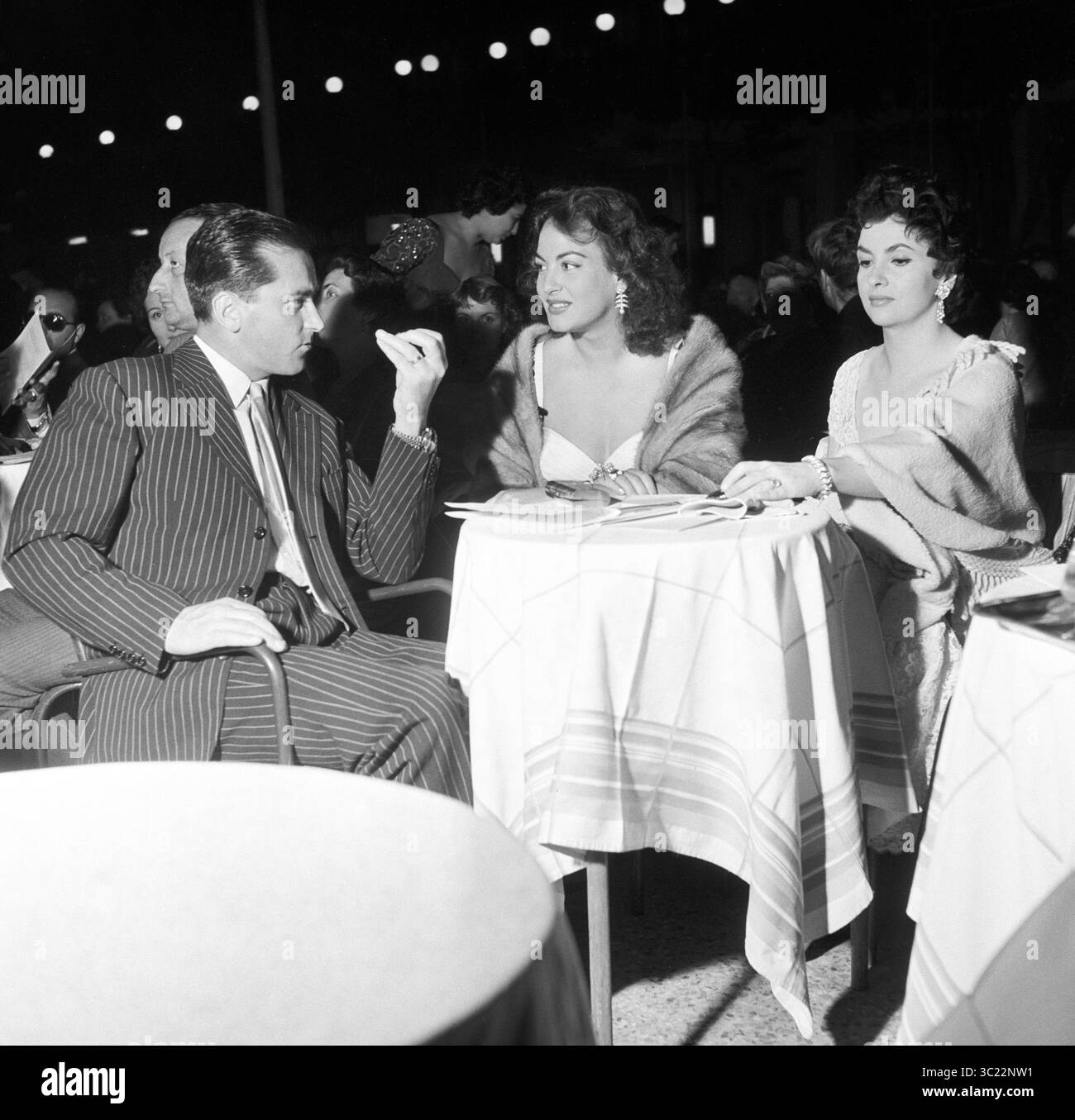 Yvonne sanson immagini e fotografie stock ad alta risoluzione - Alamy