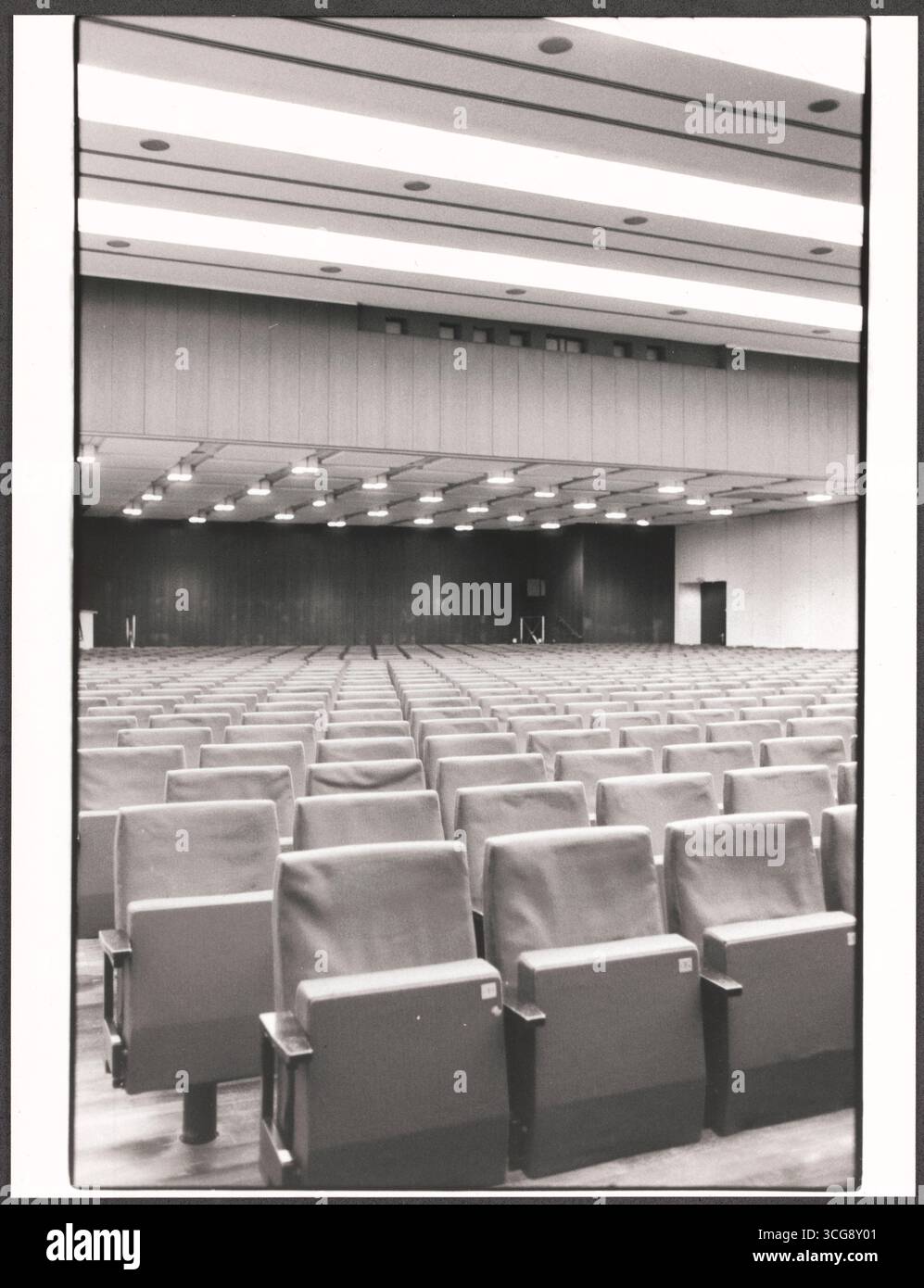 Elegantes Vhs Koln Spanisch Fotos