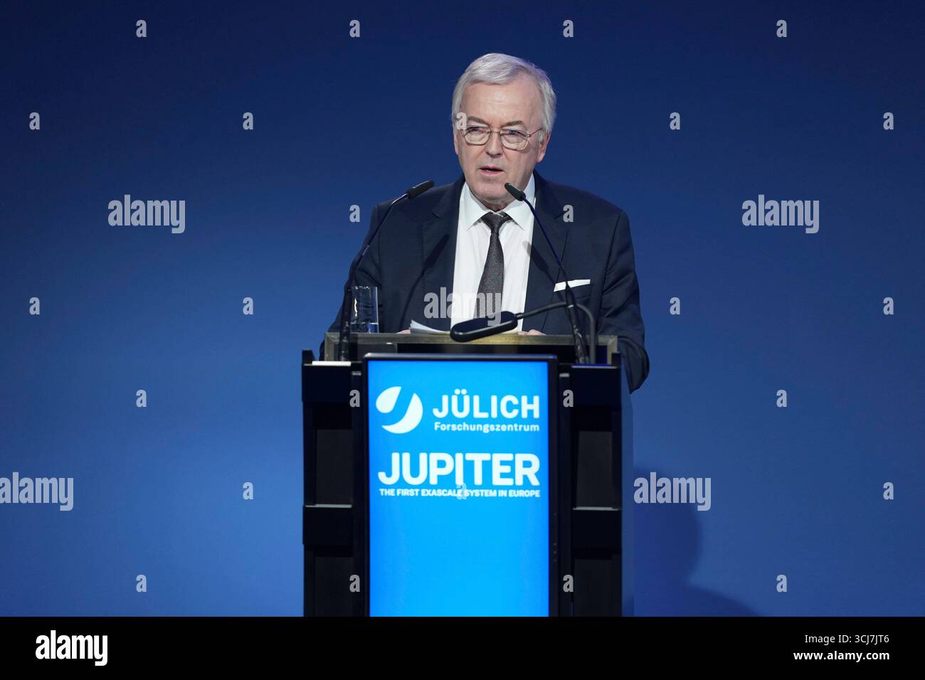 Inbetriebnahme des Exascale Supercomputer JUPITER durch Bundeskanzler Merz Prof. Thomas Lippert ...