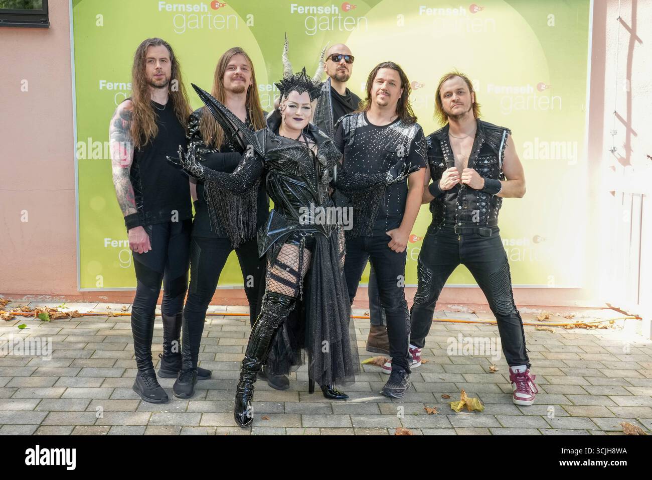 ZDF-Fernsehgarten 2025. Battle Beast: Noora Louhimo, Eero Sipilä, Pyry ...