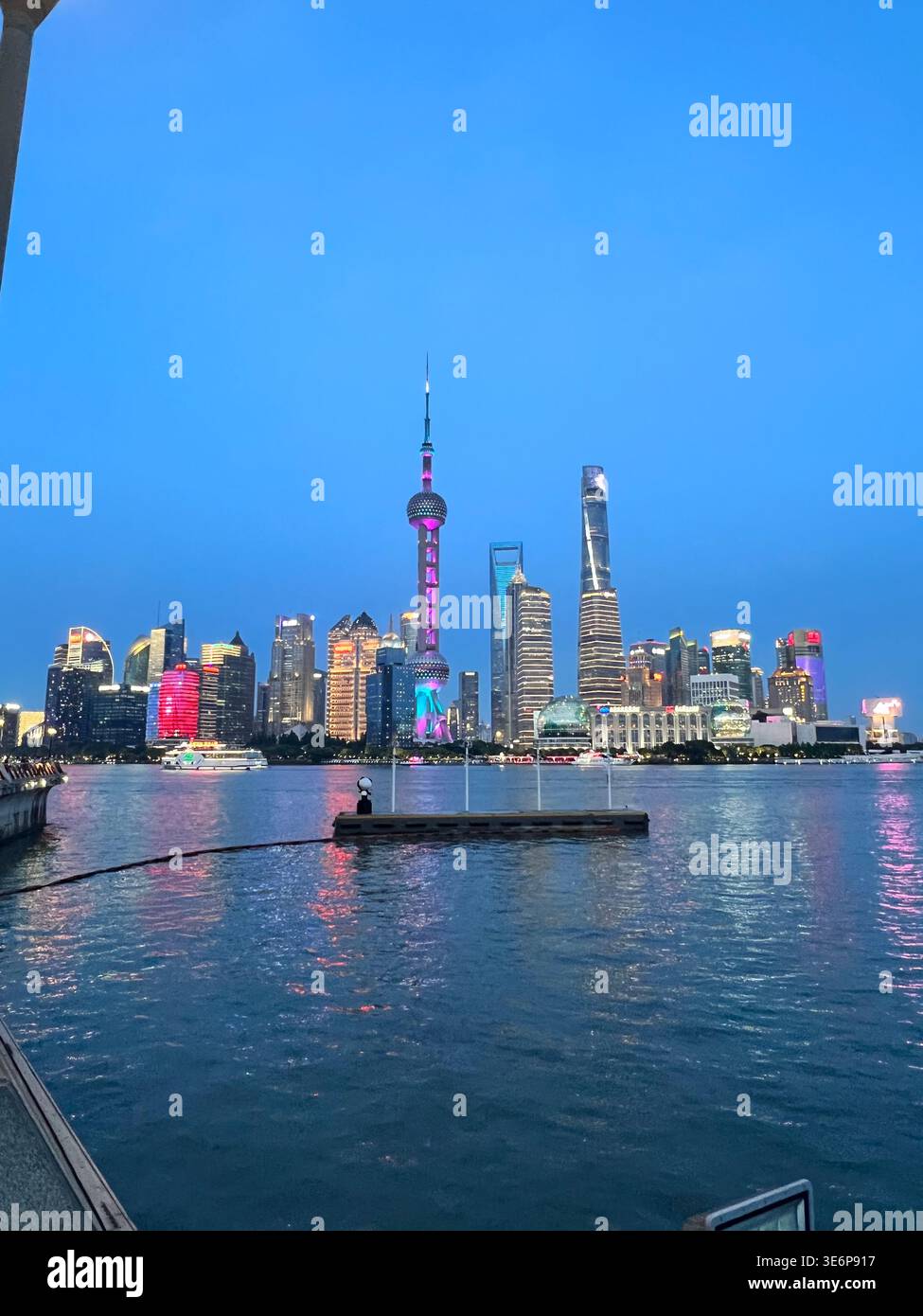 Shanghai skyline immagini e fotografie stock ad alta risoluzione - Alamy