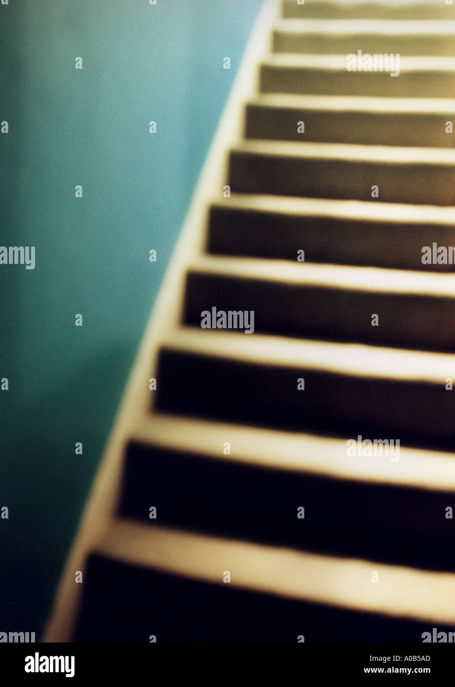 Su per le scale immagini e fotografie stock ad alta risoluzione - Alamy