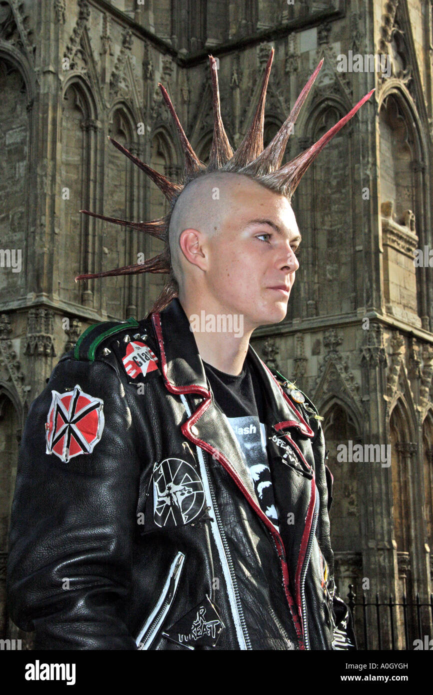 Punk with mohican immagini e fotografie stock ad alta risoluzione - Alamy