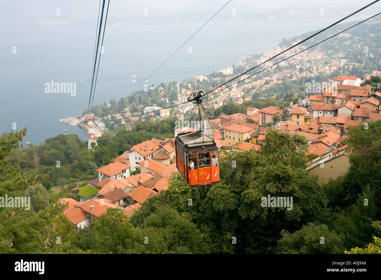 Funivia e vista sul lago maggiore immagini e fotografie stock ad alta ...