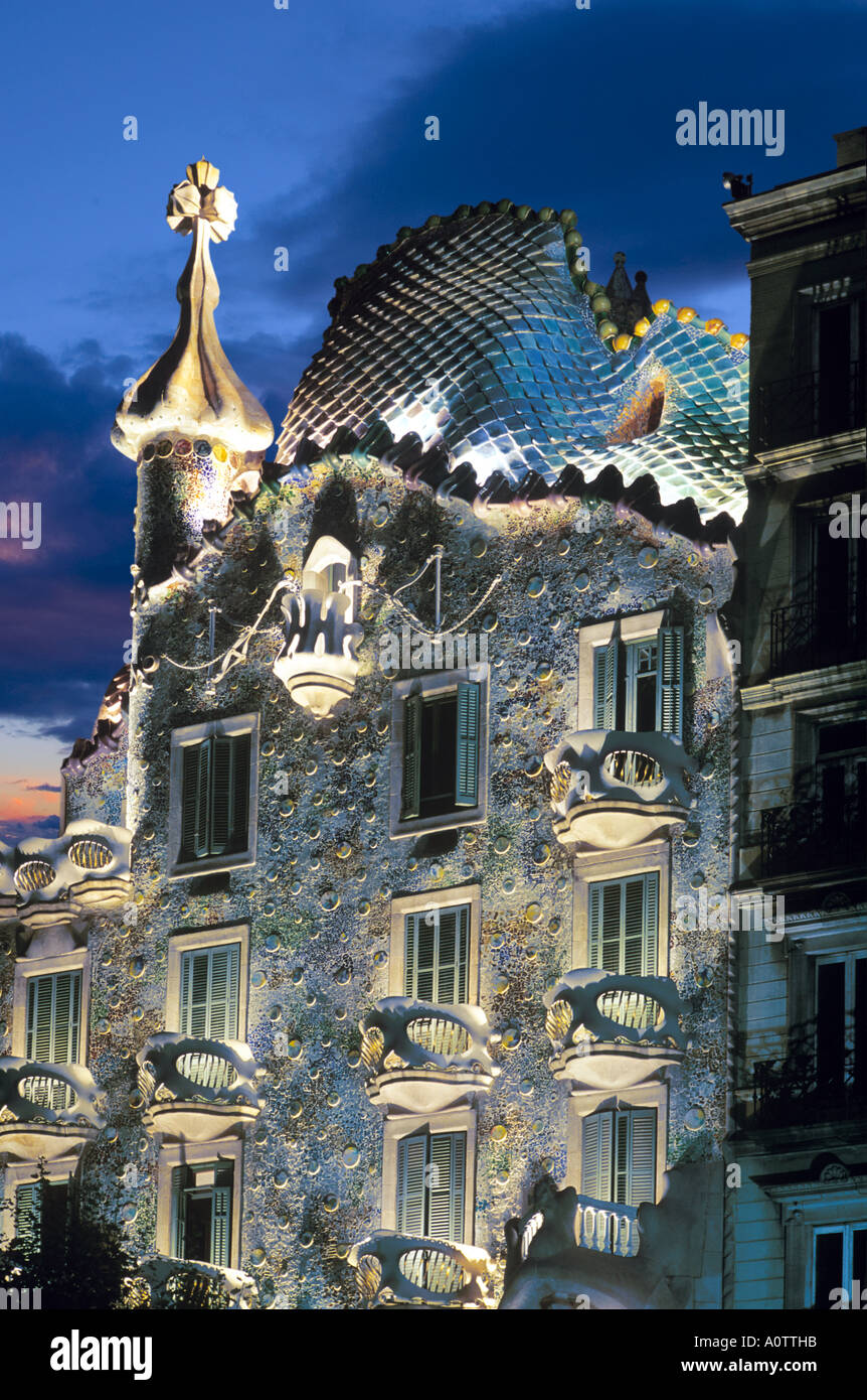Casa batllo night immagini e fotografie stock ad alta risoluzione - Alamy