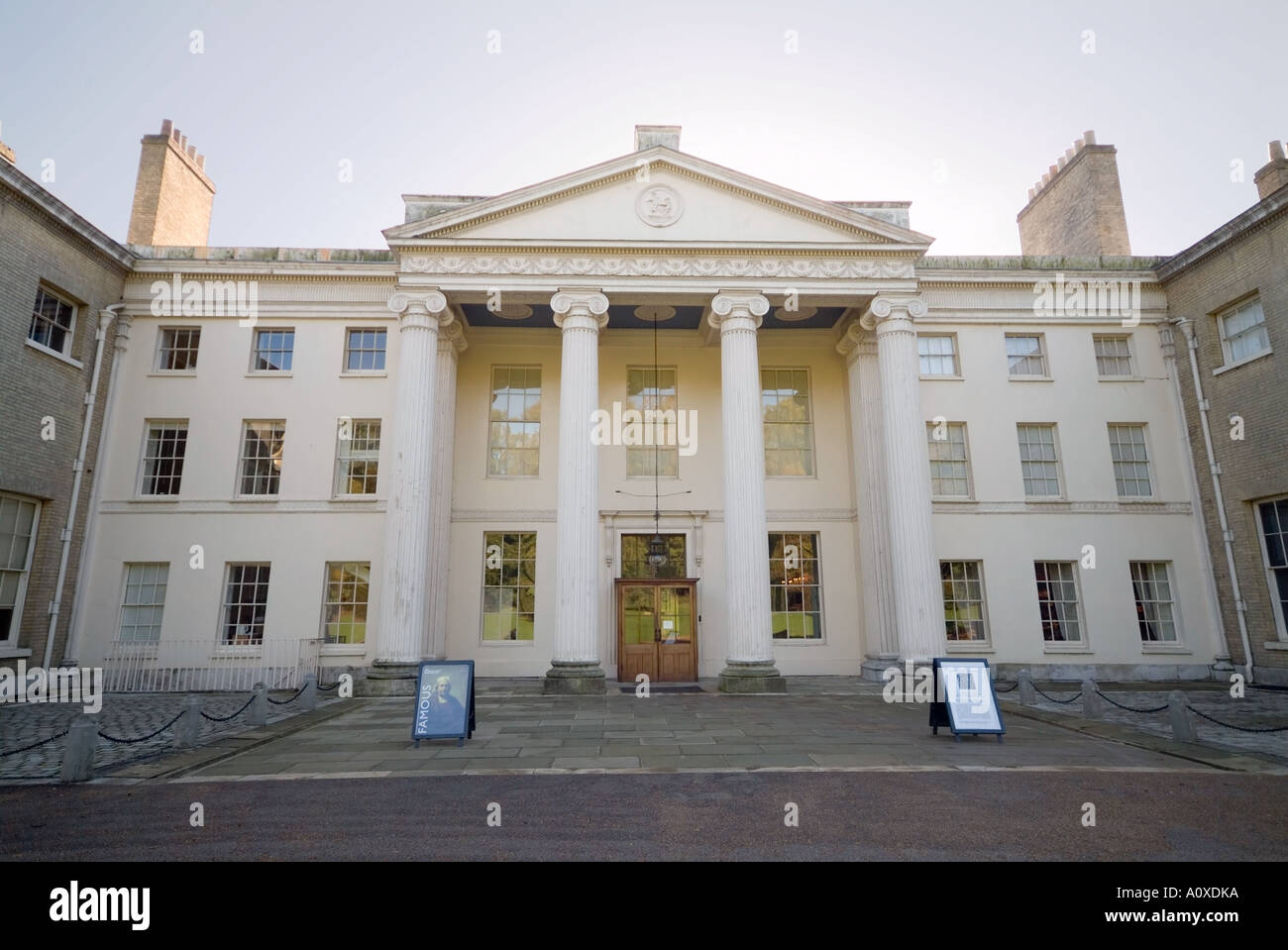 Aw maggiordomo immagini e fotografie stock ad alta risoluzione - Alamy