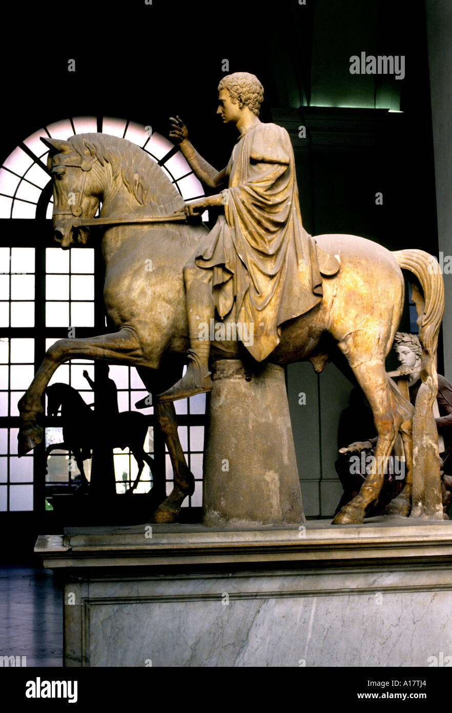 Napoli Museo Archeologico Nazionale di scultura classica statua Museo ...