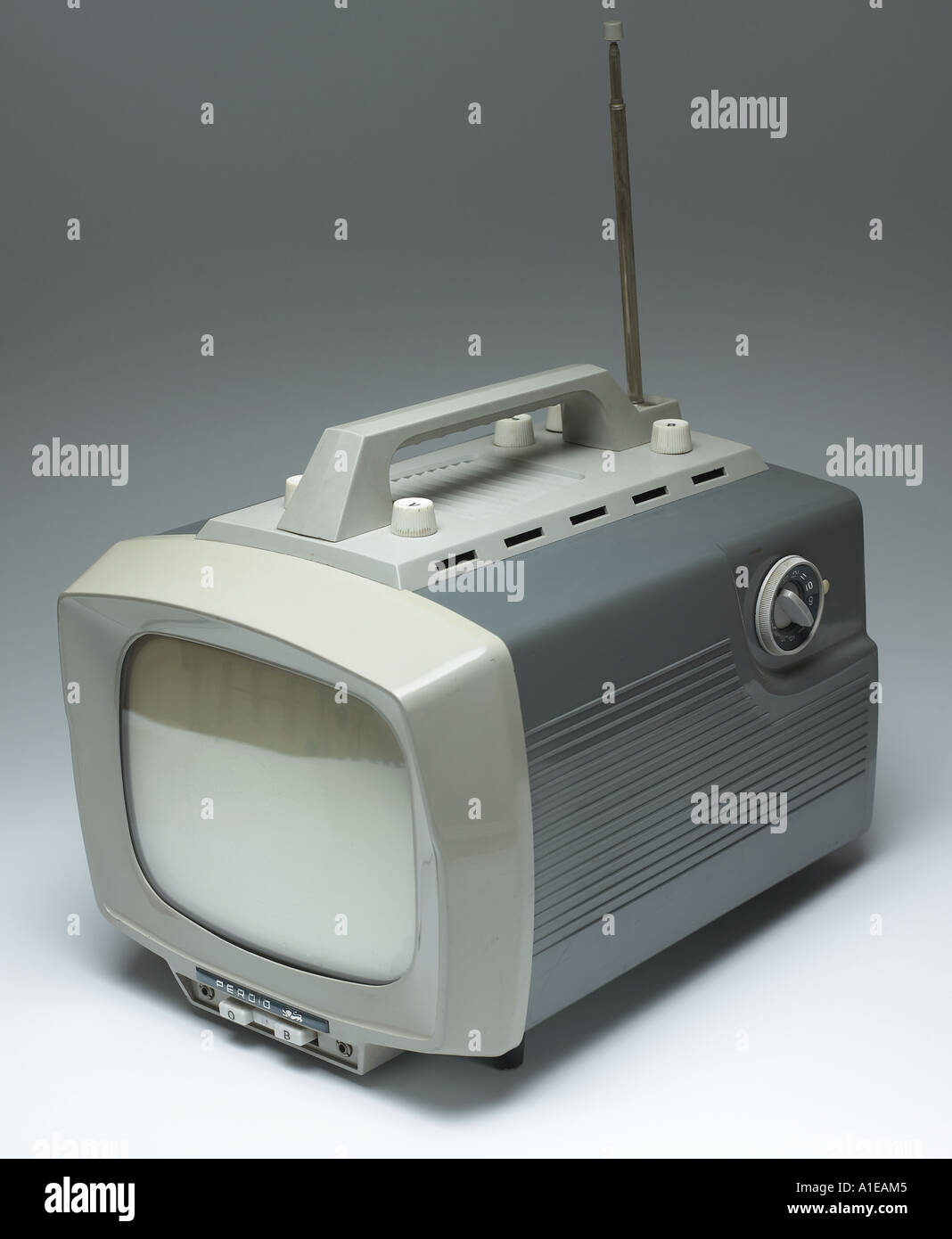 Televisione antica immagini e fotografie stock ad alta risoluzione - Alamy