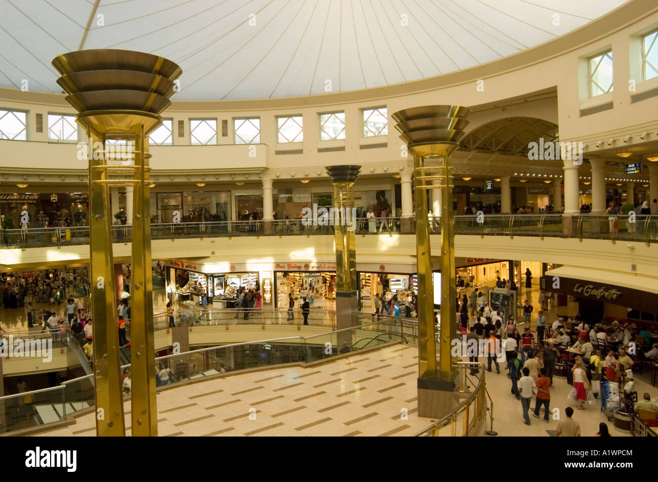 Deira city centre shopping mall immagini e fotografie stock ad alta ...