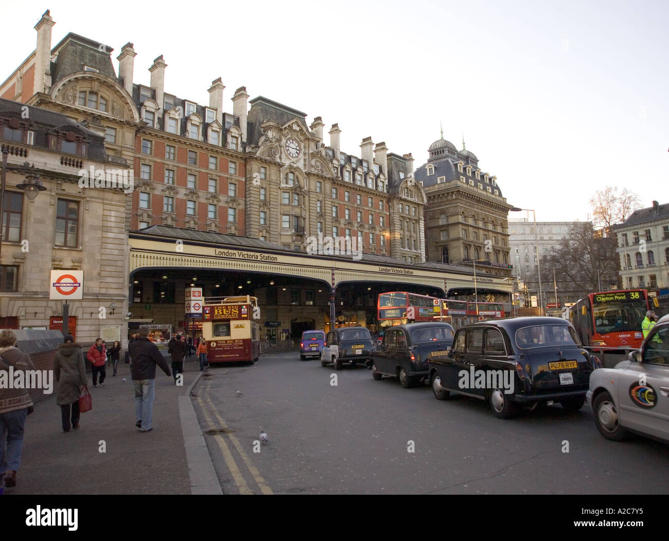 Victoria station london immagini e fotografie stock ad alta risoluzione ...