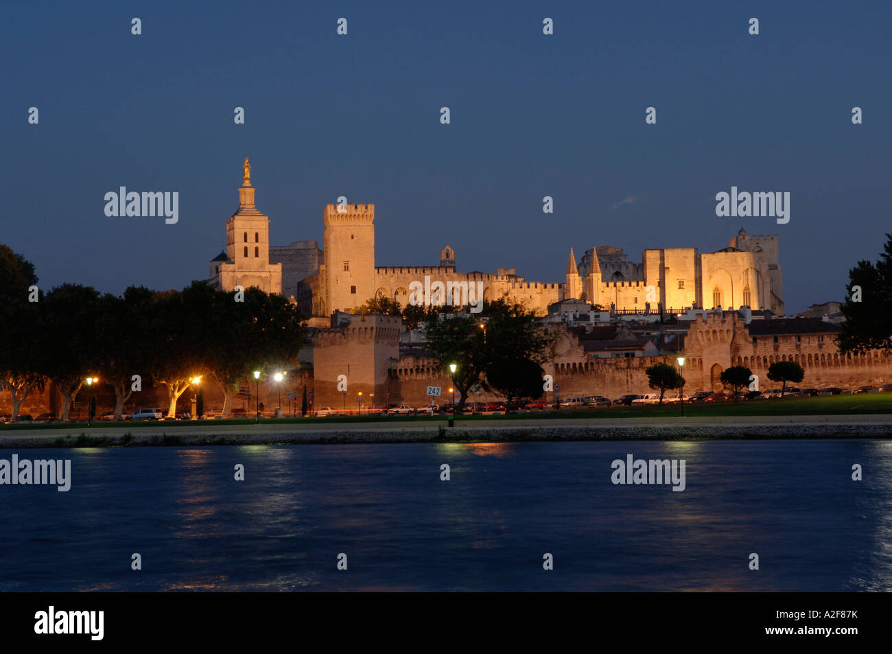 Papa palace immagini e fotografie stock ad alta risoluzione - Alamy