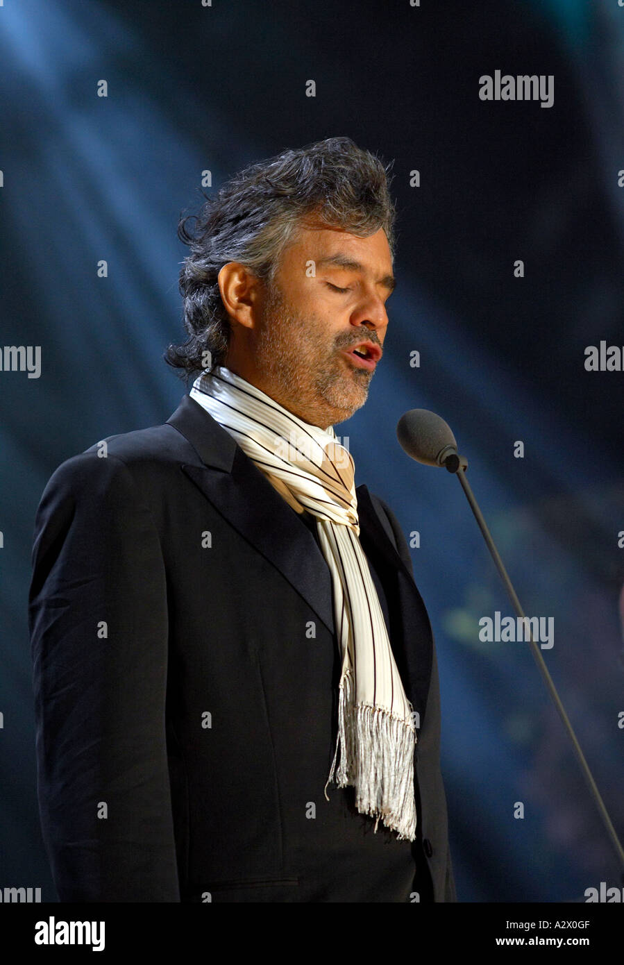 Blind italian opera star andrea bocelli immagini e fotografie stock ad ...