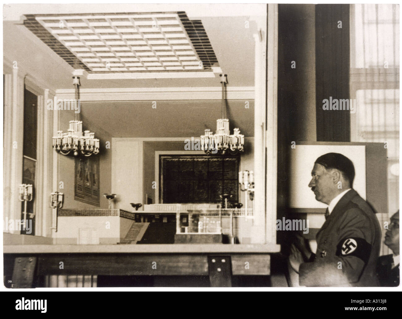Hitler a parigi immagini e fotografie stock ad alta risoluzione - Alamy