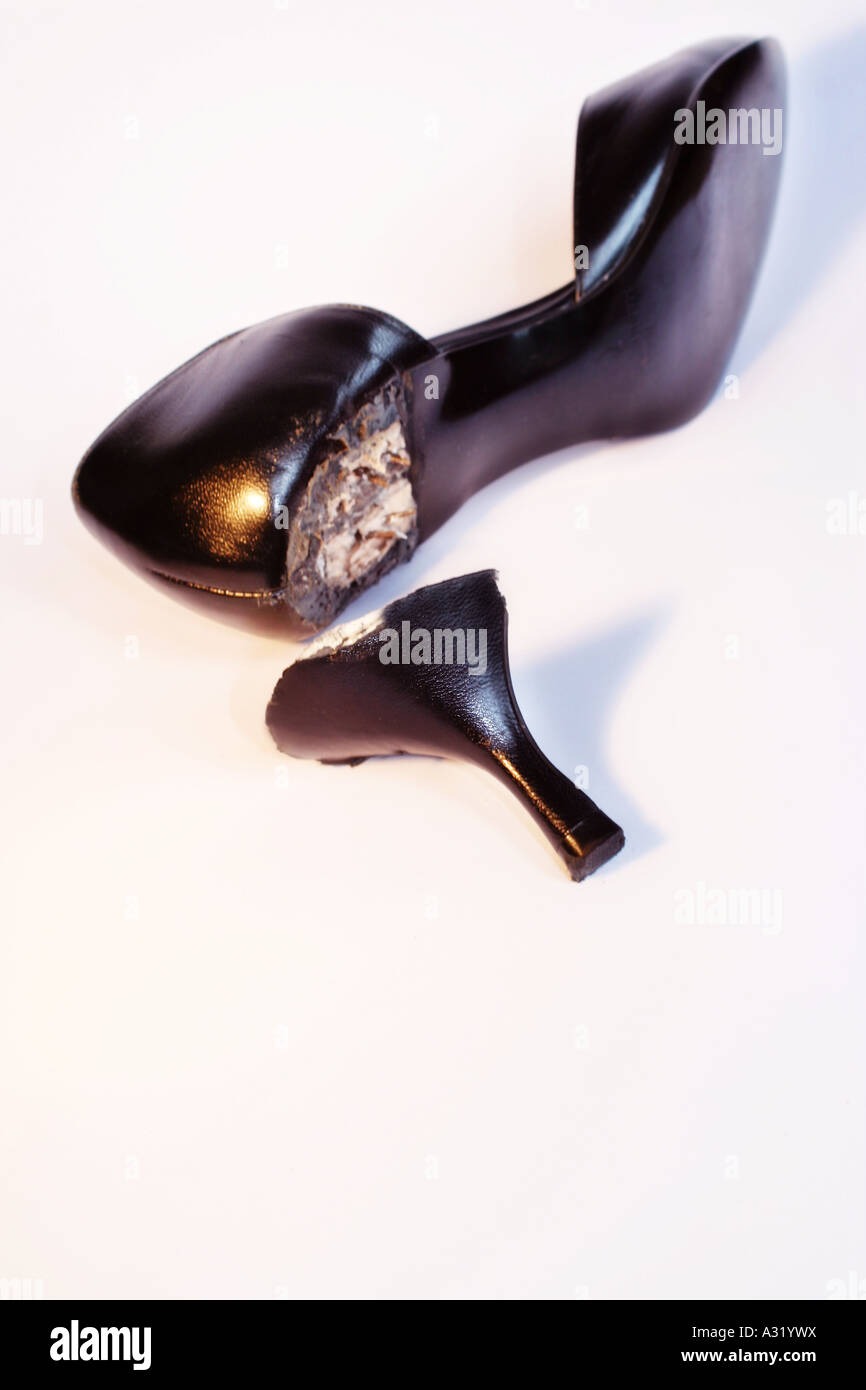 Tacco rotto scarpa immagini e fotografie stock ad alta risoluzione - Alamy