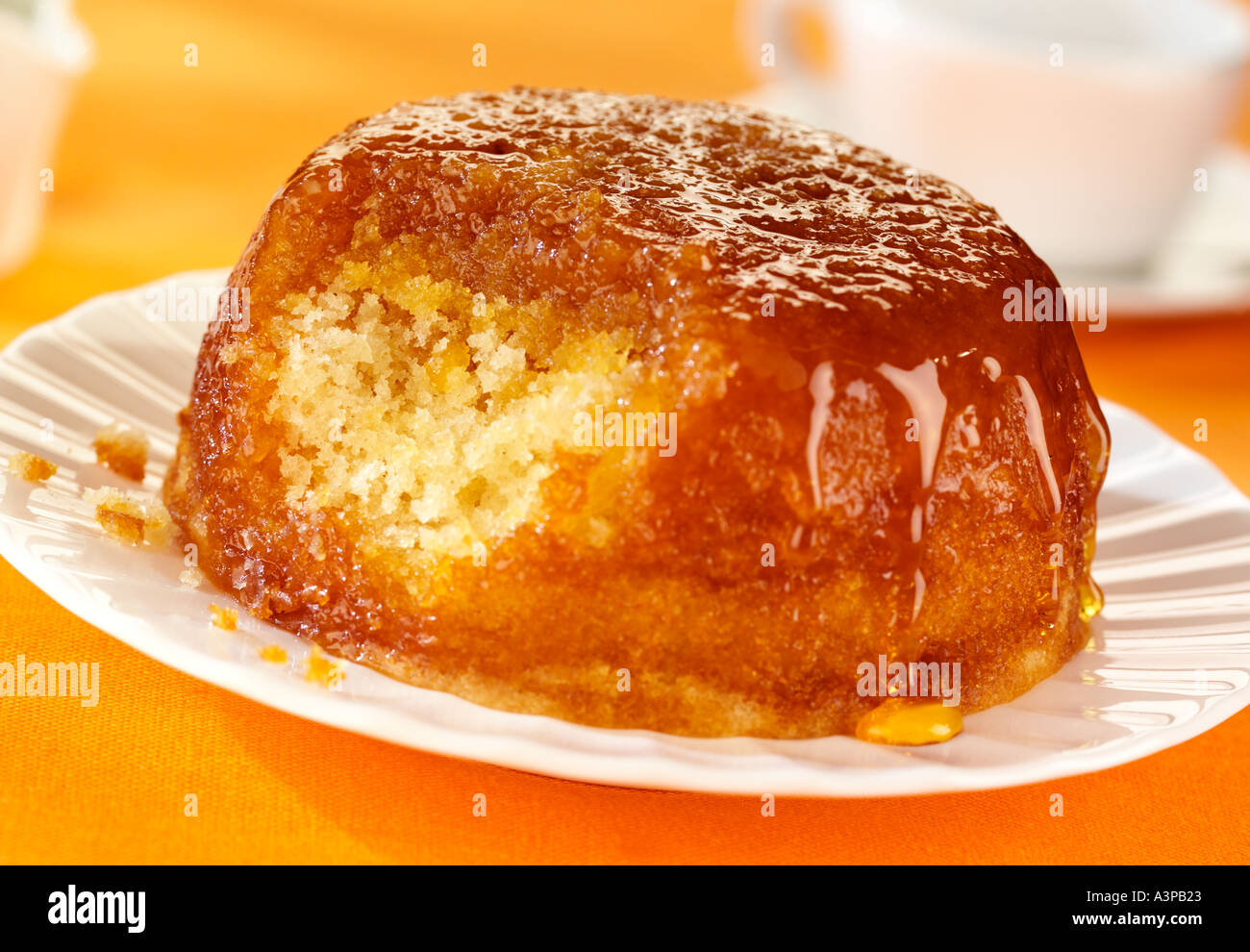 Budino di spugna sciroppo d'oro immagini e fotografie stock ad alta ...
