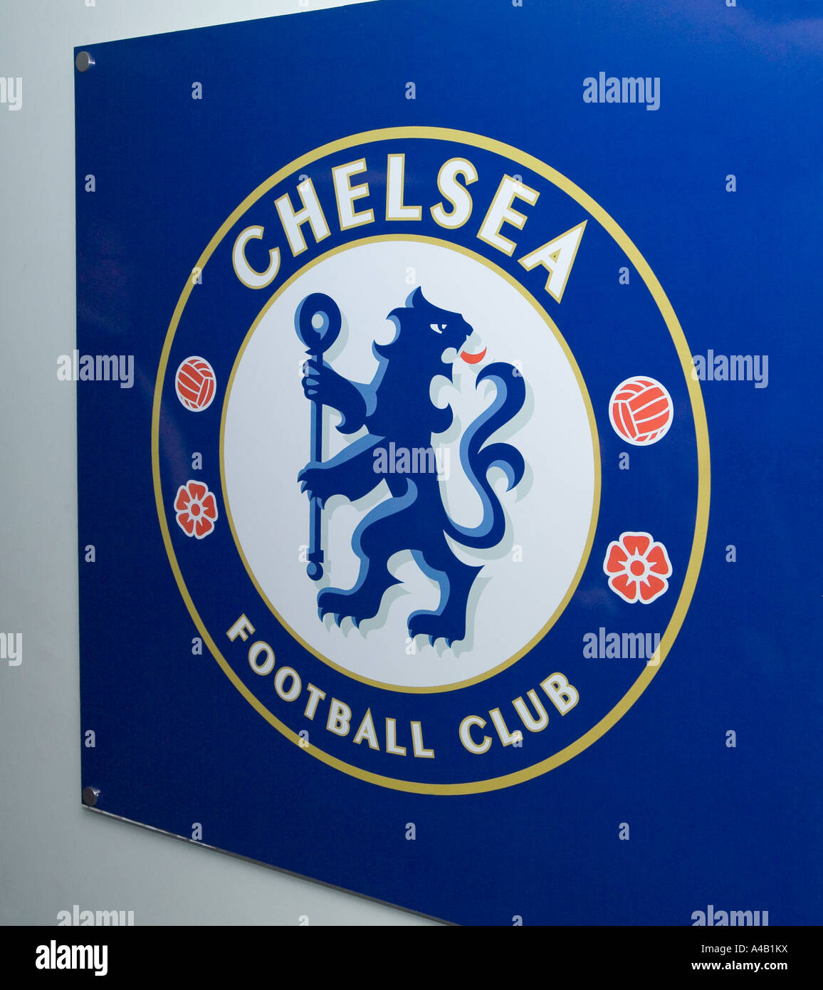 Chelsea football club logo immagini e fotografie stock ad alta ...