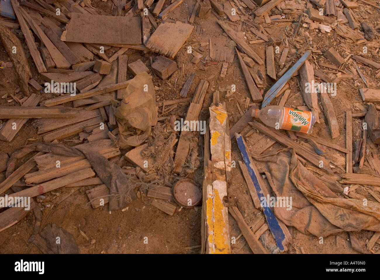 Pezzi di legno rovinati immagini e fotografie stock ad alta risoluzione ...