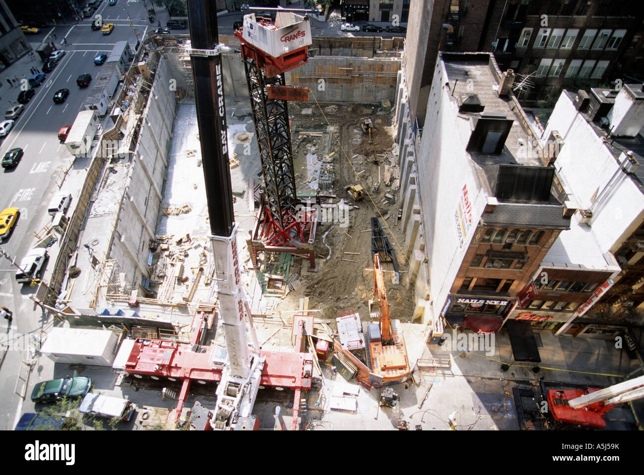 Grandi gru portatile costruisce un altro gru per costruire Random House ...