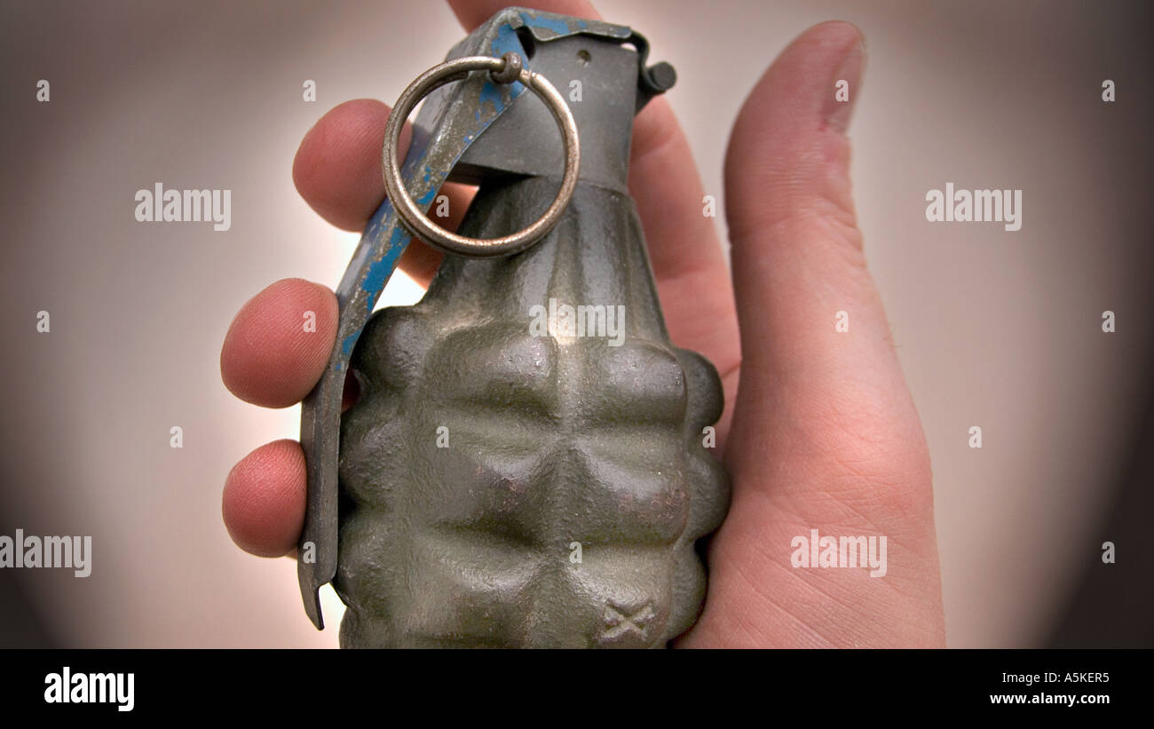 Granata a mano immagini e fotografie stock ad alta risoluzione - Alamy