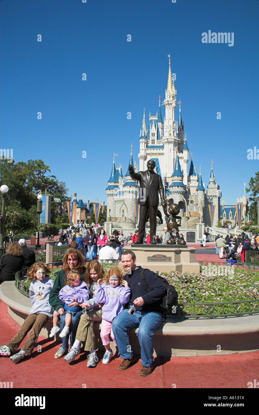 Walt disney partners statue immagini e fotografie stock ad alta ...
