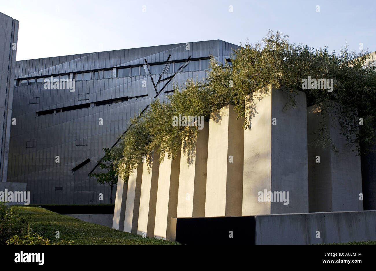 Il museo Ebraico di Berlino von Daniel Libeskind il giardino di esilio ...