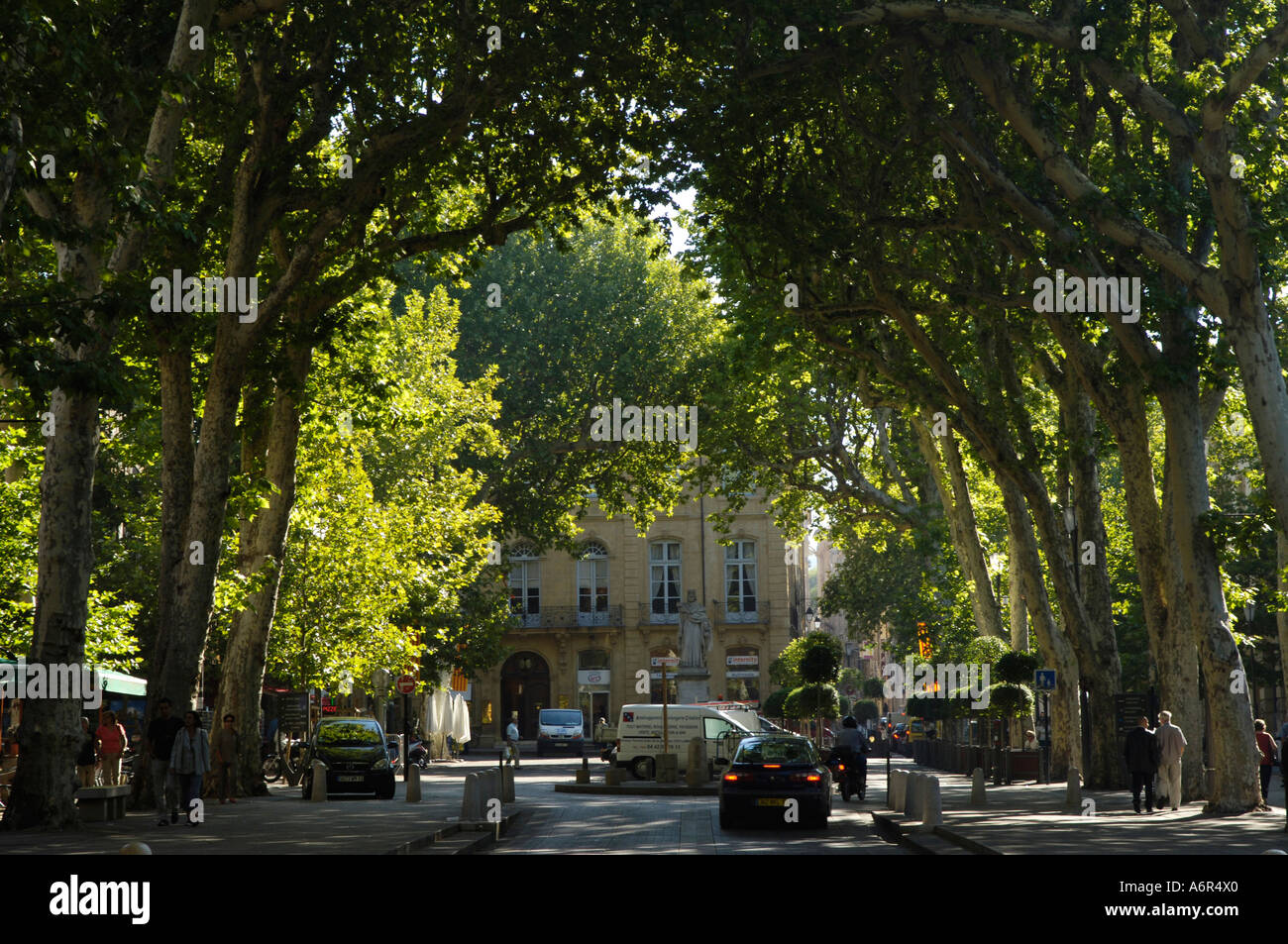 Aix en provence cours mirabeau avenue immagini e fotografie stock ad alta risoluzione - Alamy