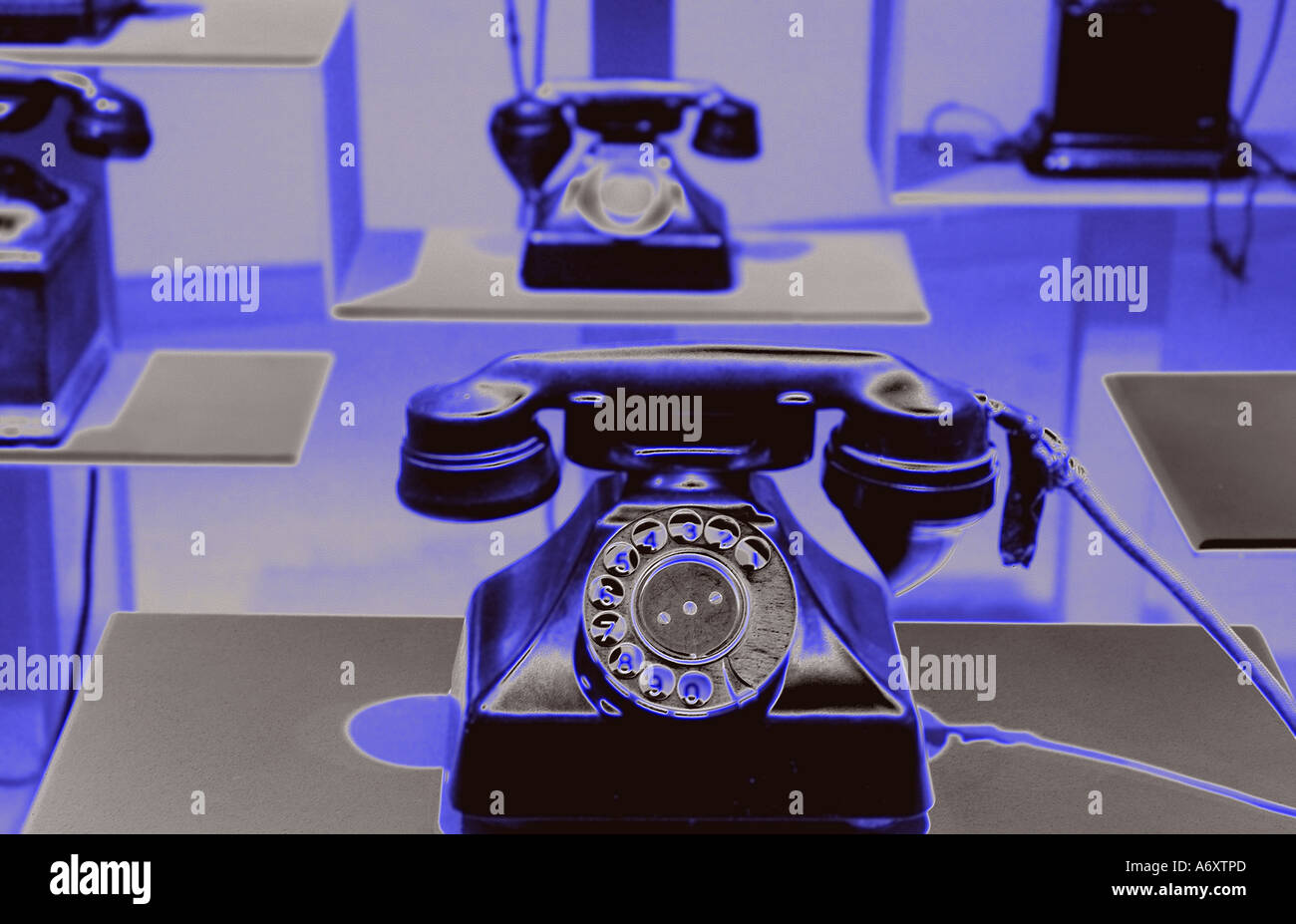 Telefoni antichi immagini e fotografie stock ad alta risoluzione - Alamy