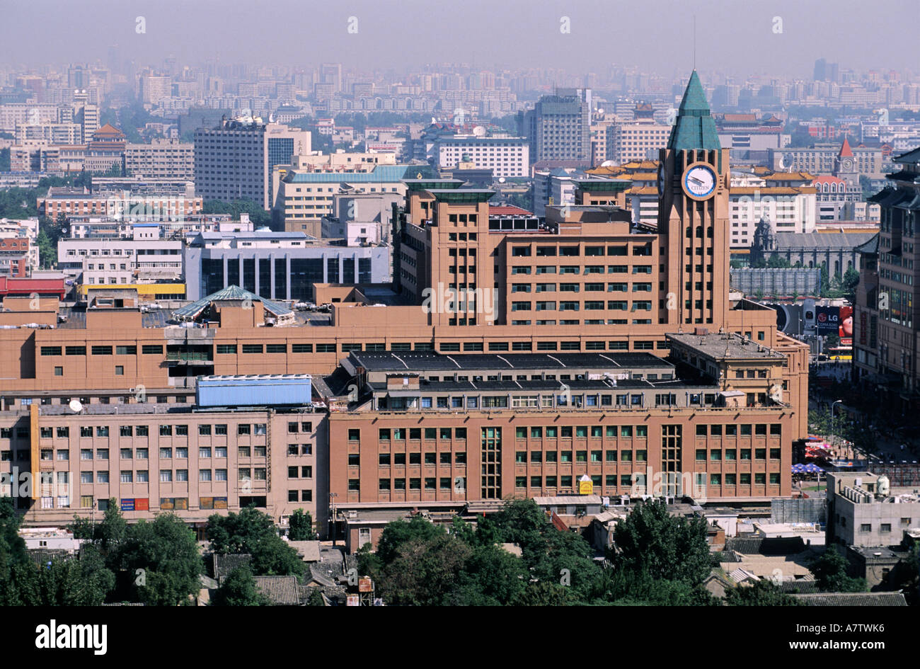 Cina, Pechino, vista del centro della città e grandi centri commerciali ...